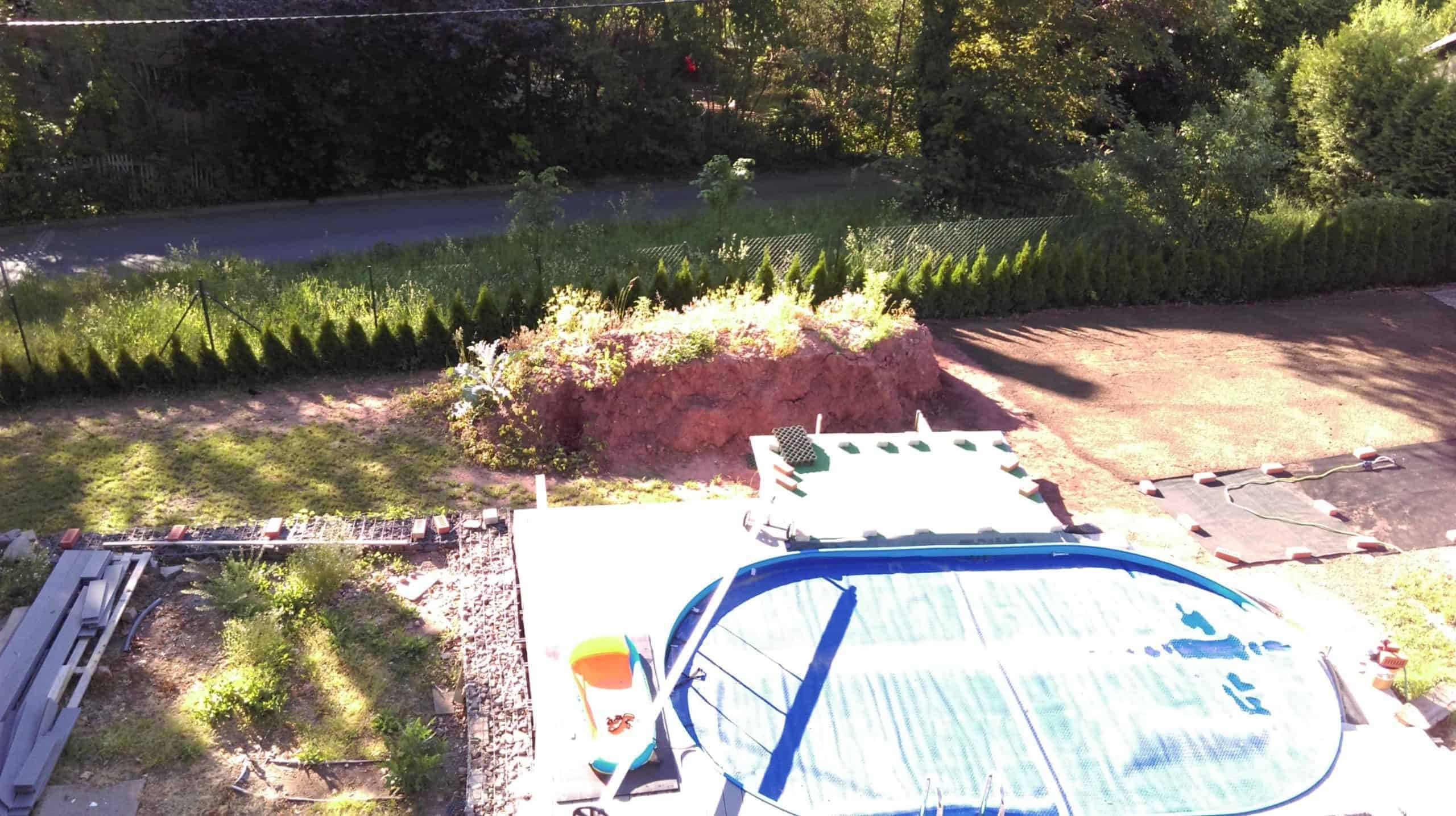 Pool Aussenanlagen vorbereiten - Platz schaffen für die Rasenanlage ...