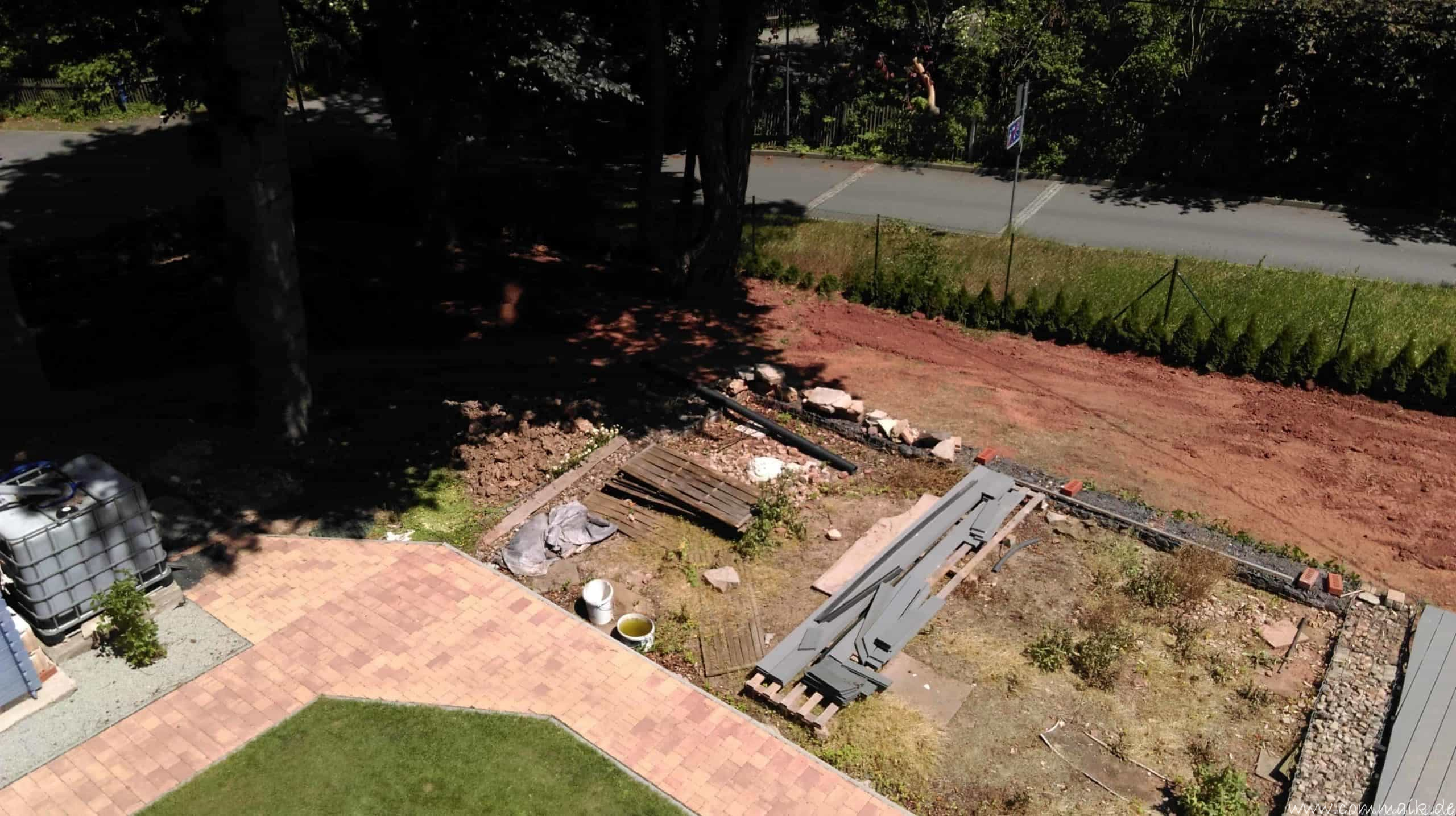 Pool Aussenanlagen vorbereiten - Platz schaffen für die Rasenanlage ...