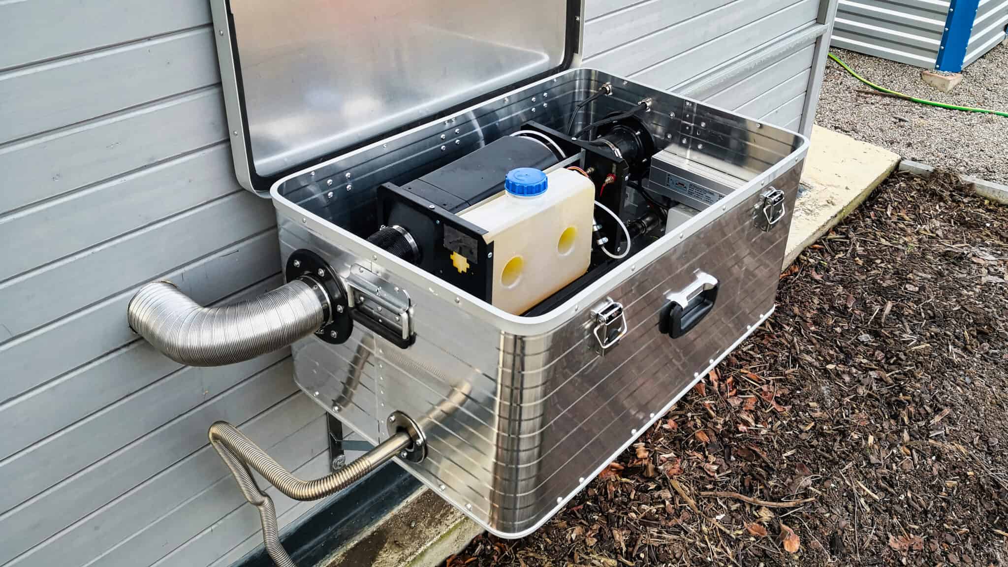 Mobile Diesel Standheizung im Gartenhaus einbauen - commaik
