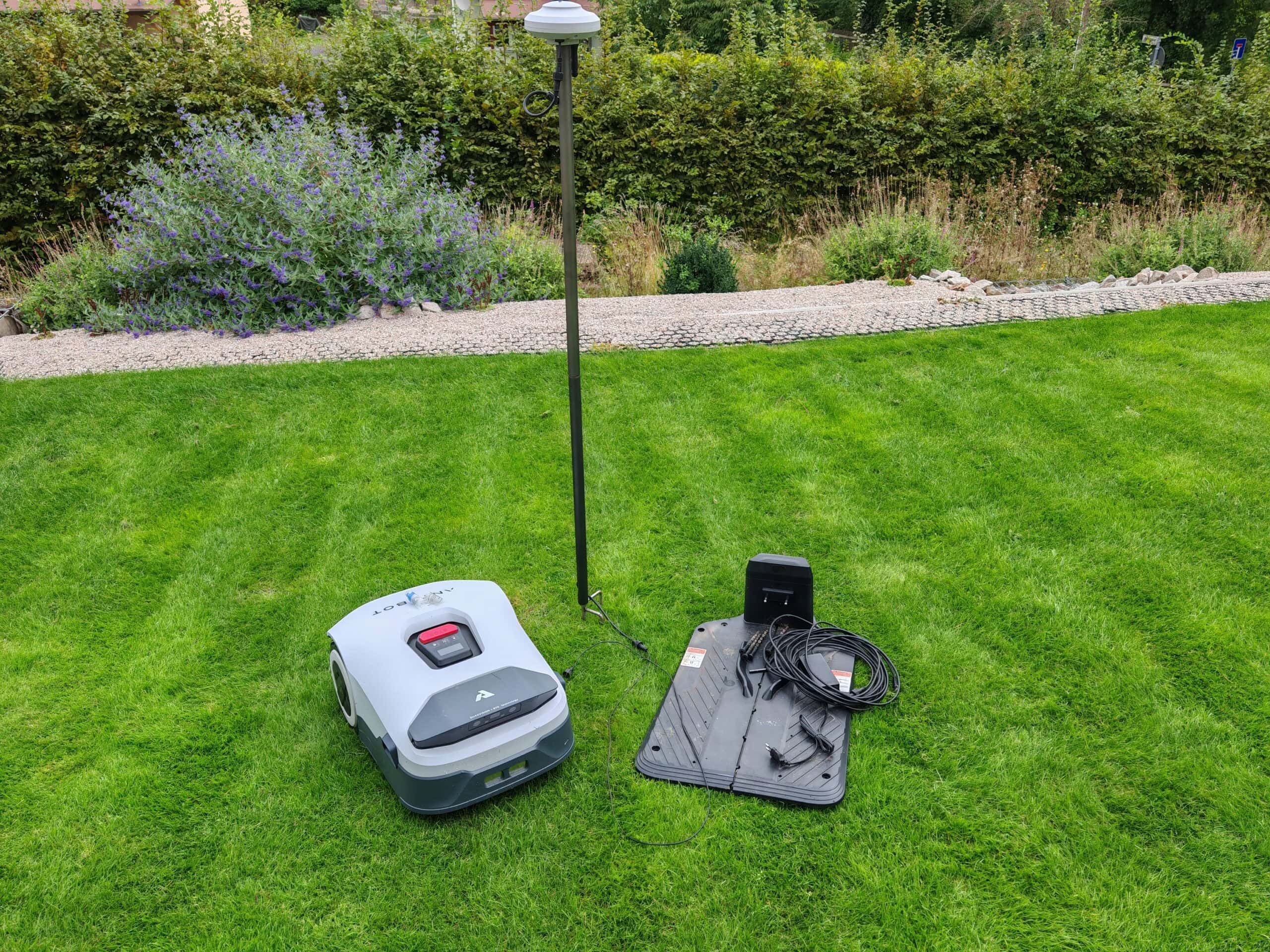 Anthbot Genie robotic lawnmower in test: Perfect lawn mowing without ...