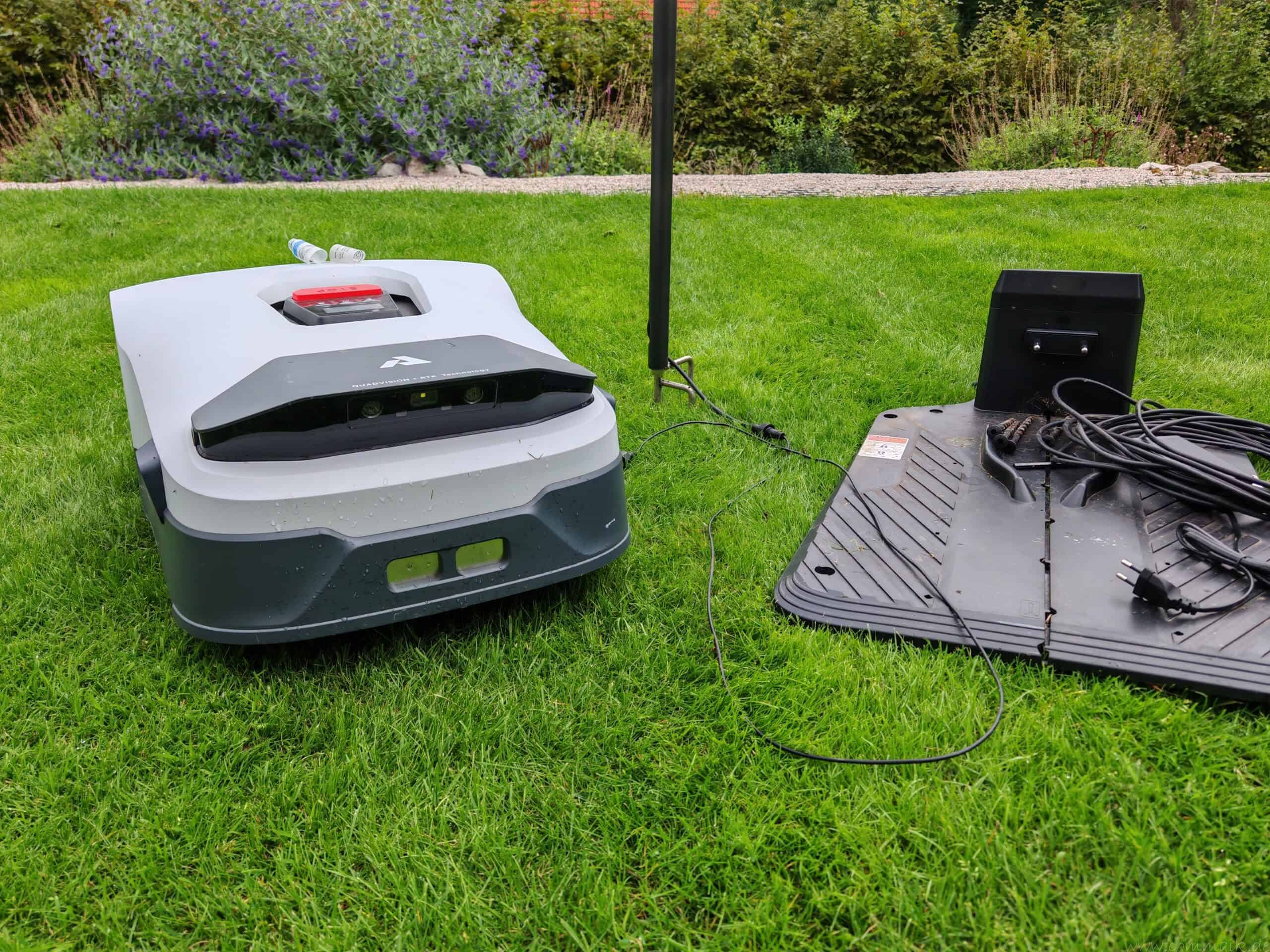 Anthbot Genie robotic lawnmower in test: Perfect lawn mowing without ...