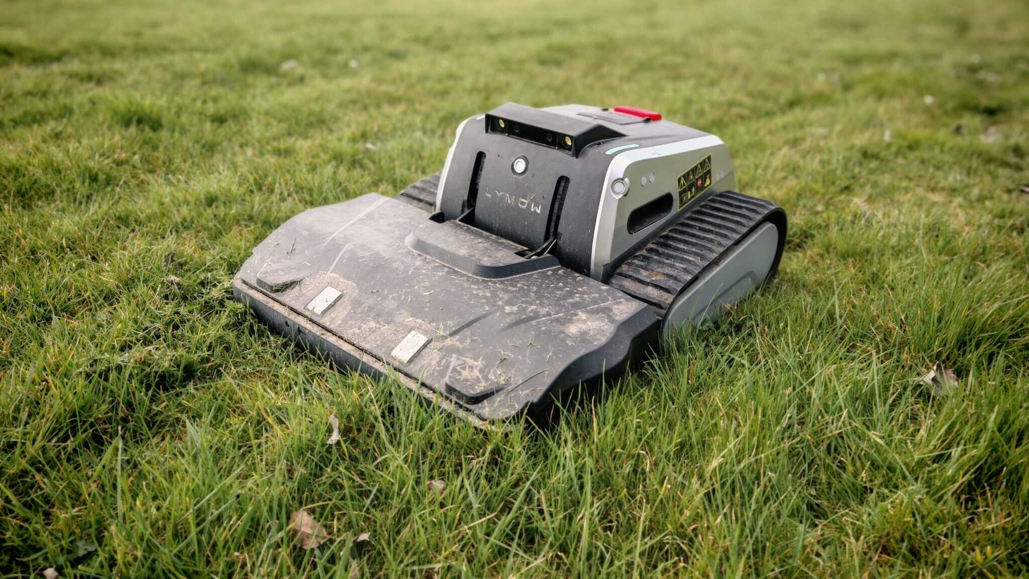 Lymow One Plus in test: RTK robot mower for large areas & difficult ...